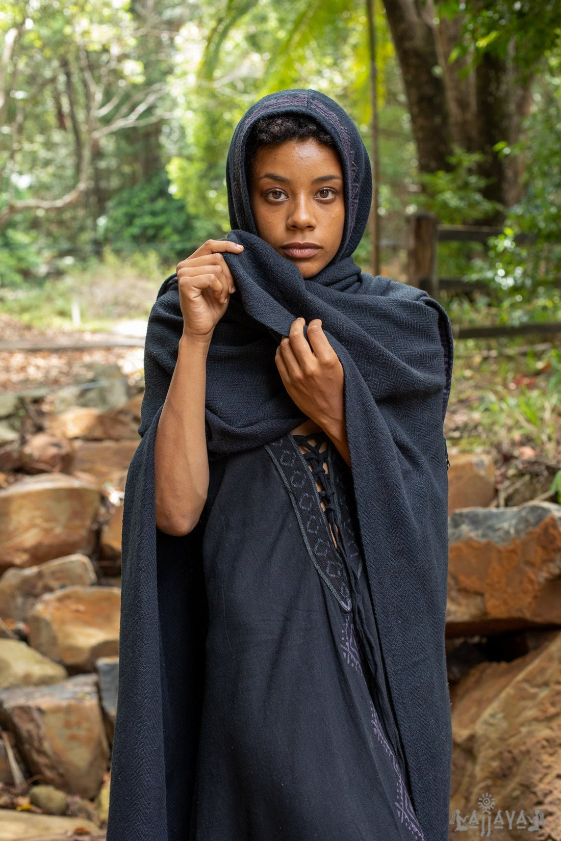 Womens ANAGAMI Hooded Kimono Black Cape Poncho Robe – AJJAYA